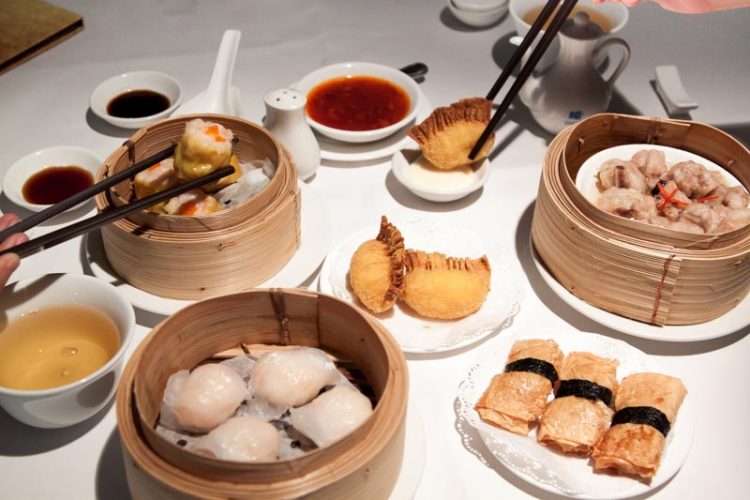 30 Famous Local Foods To Eat In Singapore Before You Die