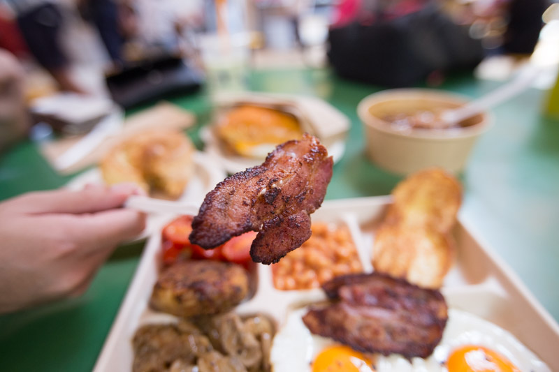 Lad & Dad: Savour British Sunday Roast In A Hawker Centre At Maxwell ...