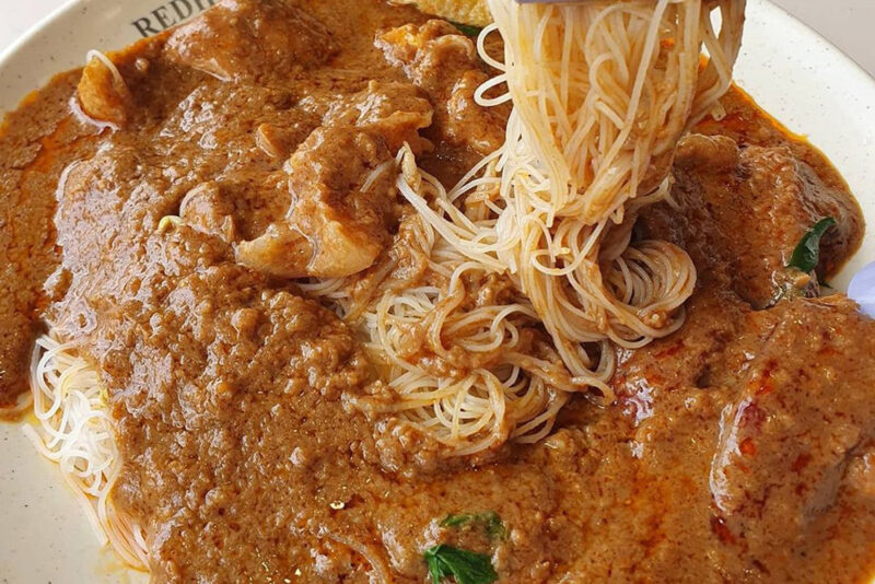We tried Singapore's best-rated satay bee hoon
