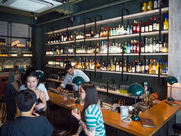 Amo: Rustic Wood-Fired Pizzas & Giant Lobster Pasta Along Hong Kong Street