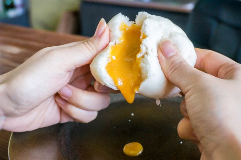 Phoenix Lava: Famous BKK Mochi-Like Durian Lava & Salted Egg Yolk ...