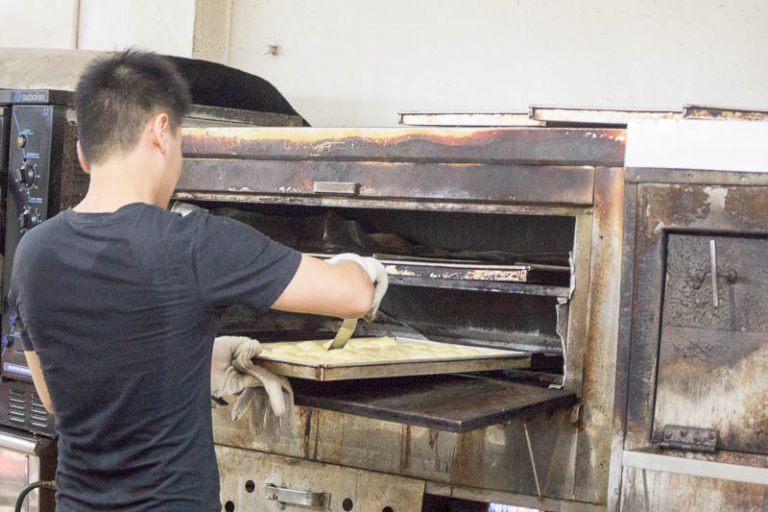 Loong Fatt Tau Sar Piah: Freshly Baked Buttery & Crispy Tau Sar Piah ...