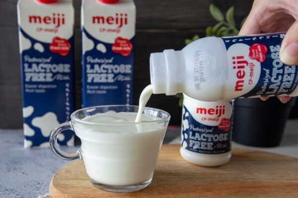 Enjoy Meiji's Lactose Free milk and make steamed milk pudding with ginger