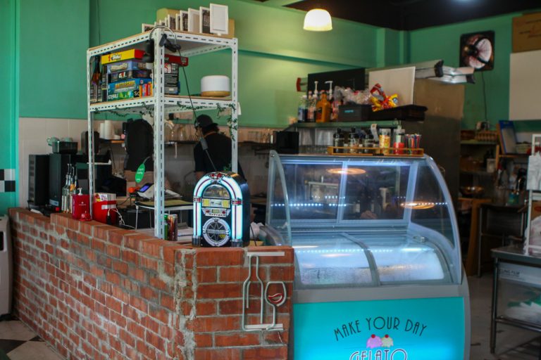 Pop's Cafe, Yio Chu Kang: Come for the chilli beef fries, stay for the ...