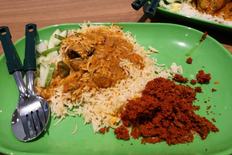 Golden Nur: Stall in Market Street Hawker Centre sells crispy chicken ...