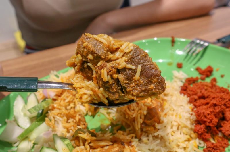 Golden Nur: Stall in Market Street Hawker Centre sells crispy chicken ...