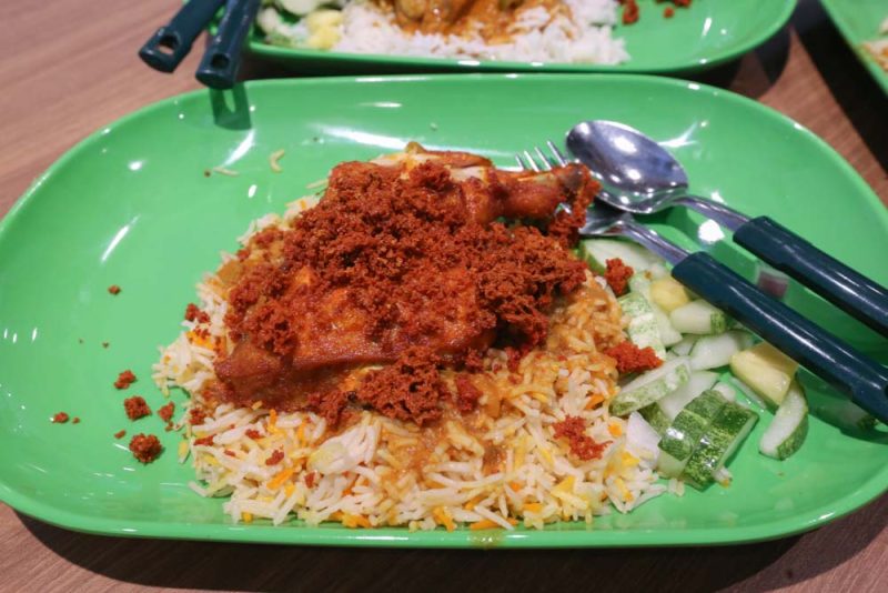 Golden Nur: Stall in Market Street Hawker Centre sells crispy chicken ...