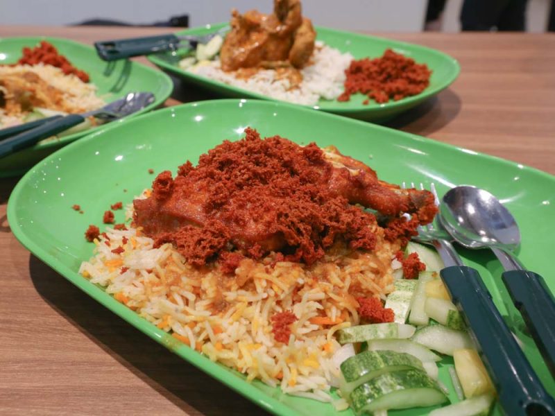Golden Nur: Stall in Market Street Hawker Centre sells crispy chicken ...