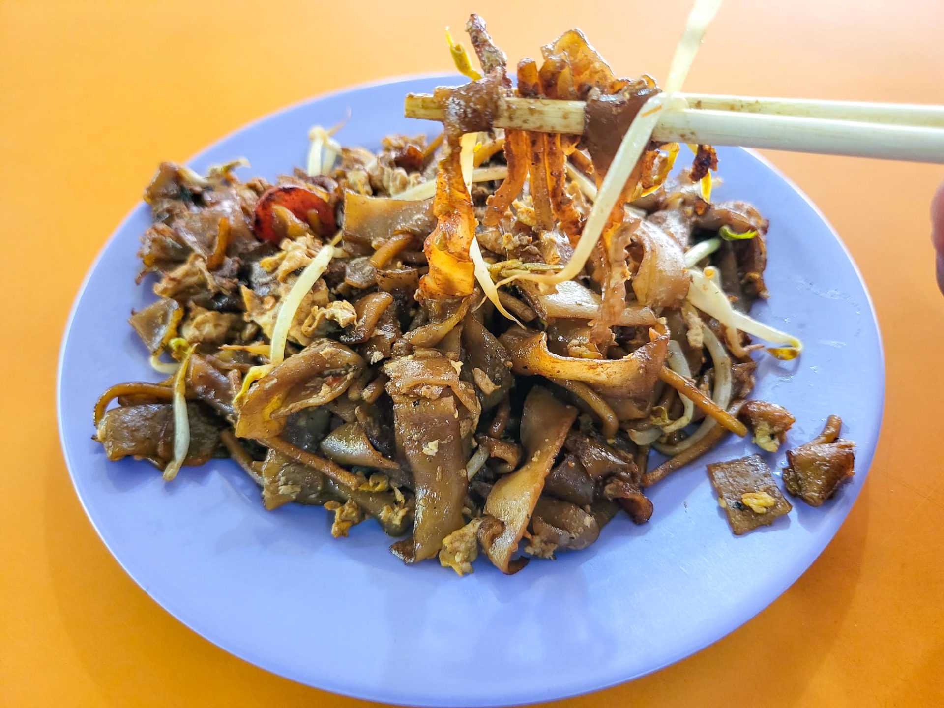 Hock Huat Fried Kway Teow: Queue-worthy $3 char kway teow by auntie in ...