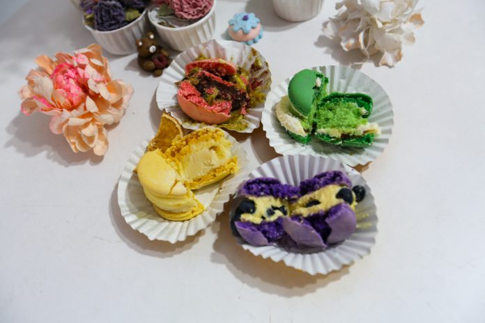 Haengbok Cakeyo: Korean dessert cafe with beautiful stuffed fatcarons ...