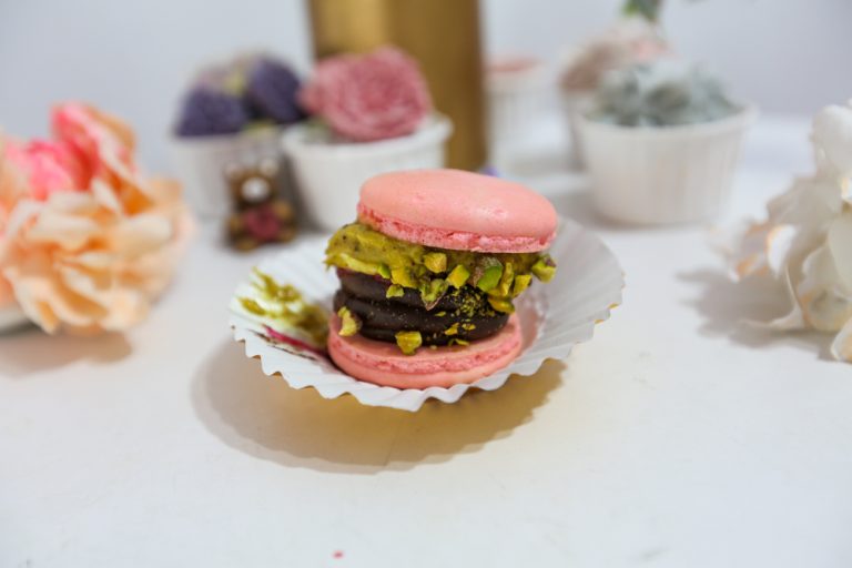 Haengbok Cakeyo: Korean dessert cafe with beautiful stuffed fatcarons ...