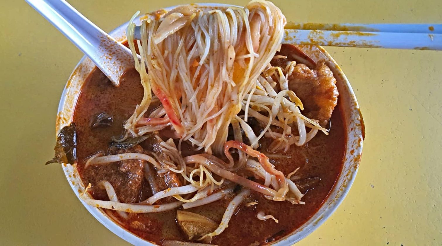 Batu 9 Curry Mee: Cockle-topped curry mee in spicy broth hidden in ...