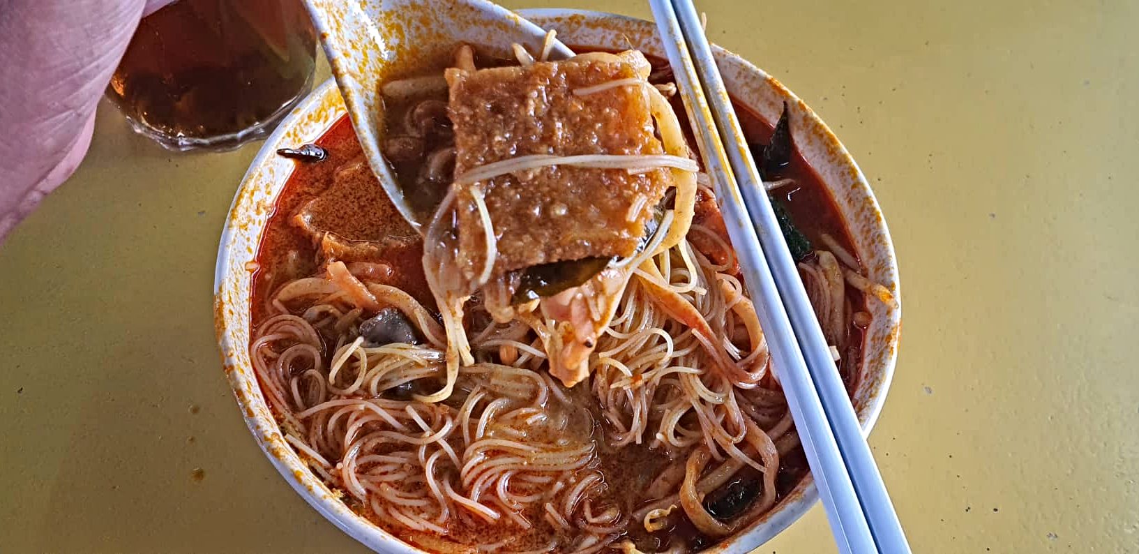 Batu 9 Curry Mee: Cockle-topped curry mee in spicy broth hidden in ...