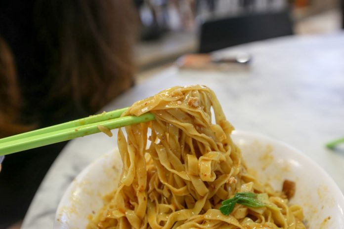 Xiang Xiang Traditional Pork Noodles: Garlicky ‘collagen’ bak chor mee ...