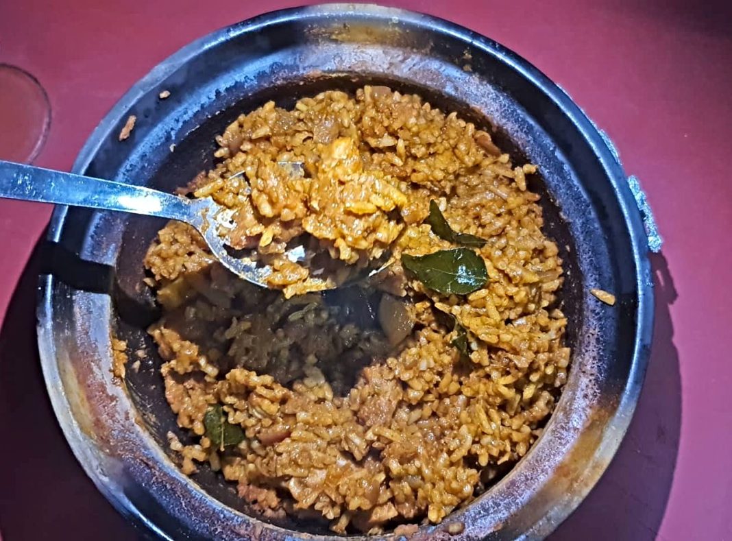 Anba Satti Sorru: Monitor lizard & mutton claypot curry rice — rich ...