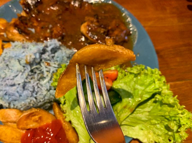 Pergh!Chicks: Affordable Muslim-owned eatery with IG-worthy lava curry ...