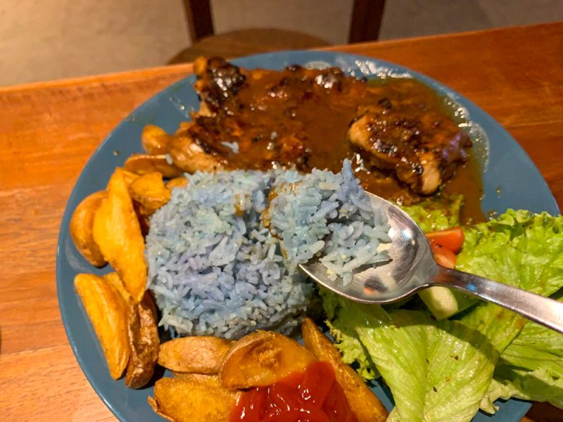 Pergh!Chicks: Affordable Muslim-owned eatery with IG-worthy lava curry ...