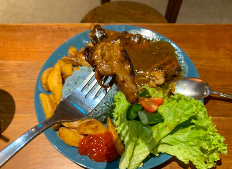 Pergh!Chicks: Affordable Muslim-owned eatery with IG-worthy lava curry ...