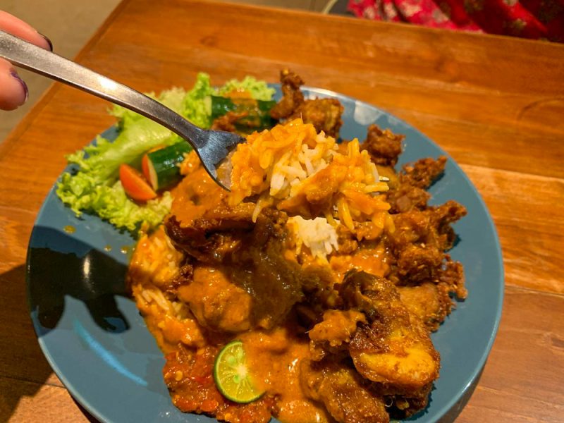 Pergh!Chicks: Affordable Muslim-owned eatery with IG-worthy lava curry ...