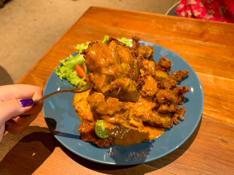 Pergh!Chicks: Affordable Muslim-owned eatery with IG-worthy lava curry ...