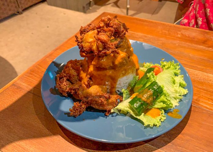 Pergh!Chicks: Affordable Muslim-owned eatery with IG-worthy lava curry ...