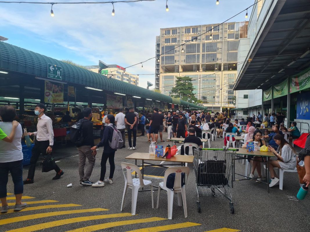 Tampines' Giant Hypermarket launches its first ever pasar malam in its ...