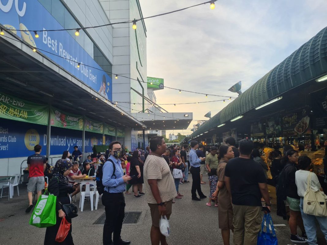 Tampines' Giant Hypermarket launches its first ever pasar malam in its ...