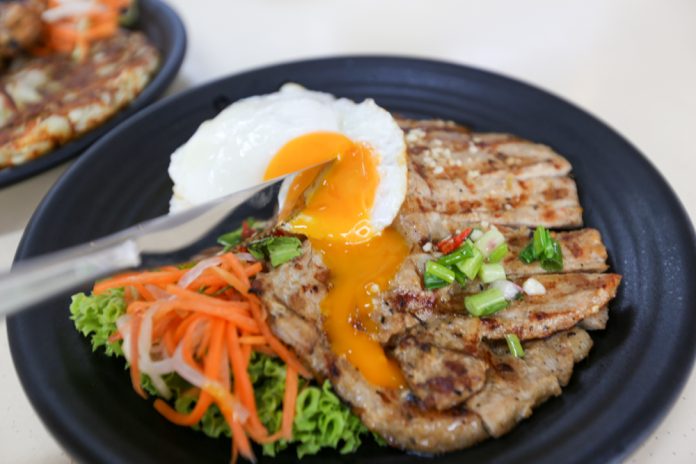 Picky Snout: Huge rosti + chargrilled chicken chop hidden at Kovan ...