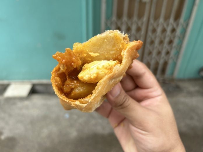Epok Epok Nyé: XL epok-epok with black pepper & rendang fillings at ...