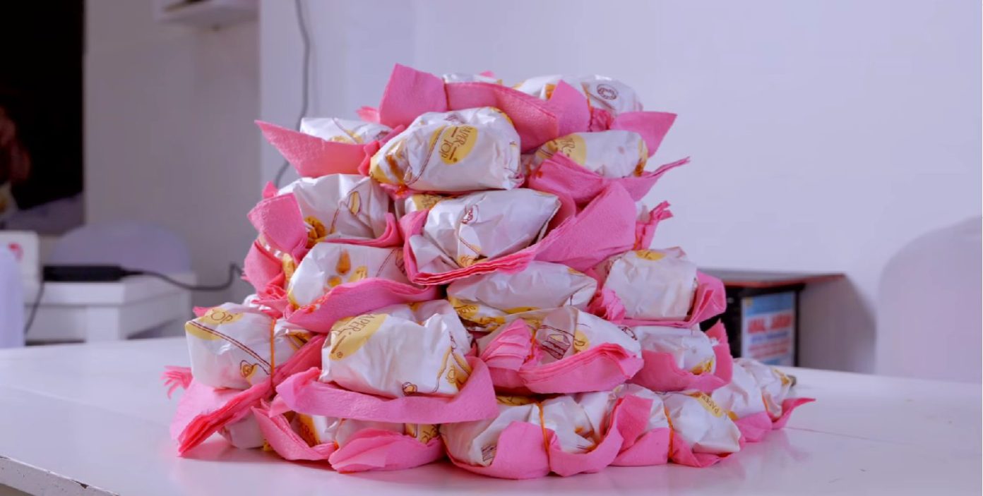 Singaporean competitive eater Zermatt Neo takes on 50 Ramly burgers ...