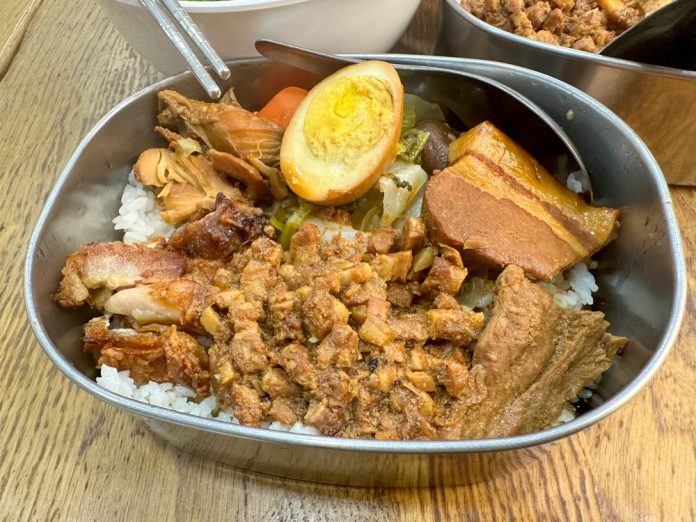 Hei Lun Shi Tang: Comforting Taiwanese dishes served in metal bento ...