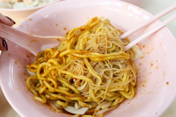 Lai Hiang Pork Rib Prawn Mee: Legit $2.50 prawn mee with long queues at ...