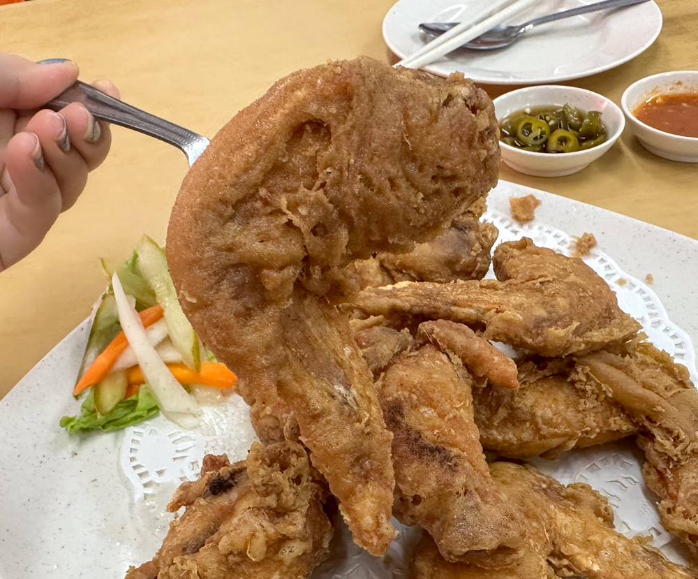 Wee's Family Coffee Shop: Zi char eatery in Kaki Bukit with 88 dishes ...