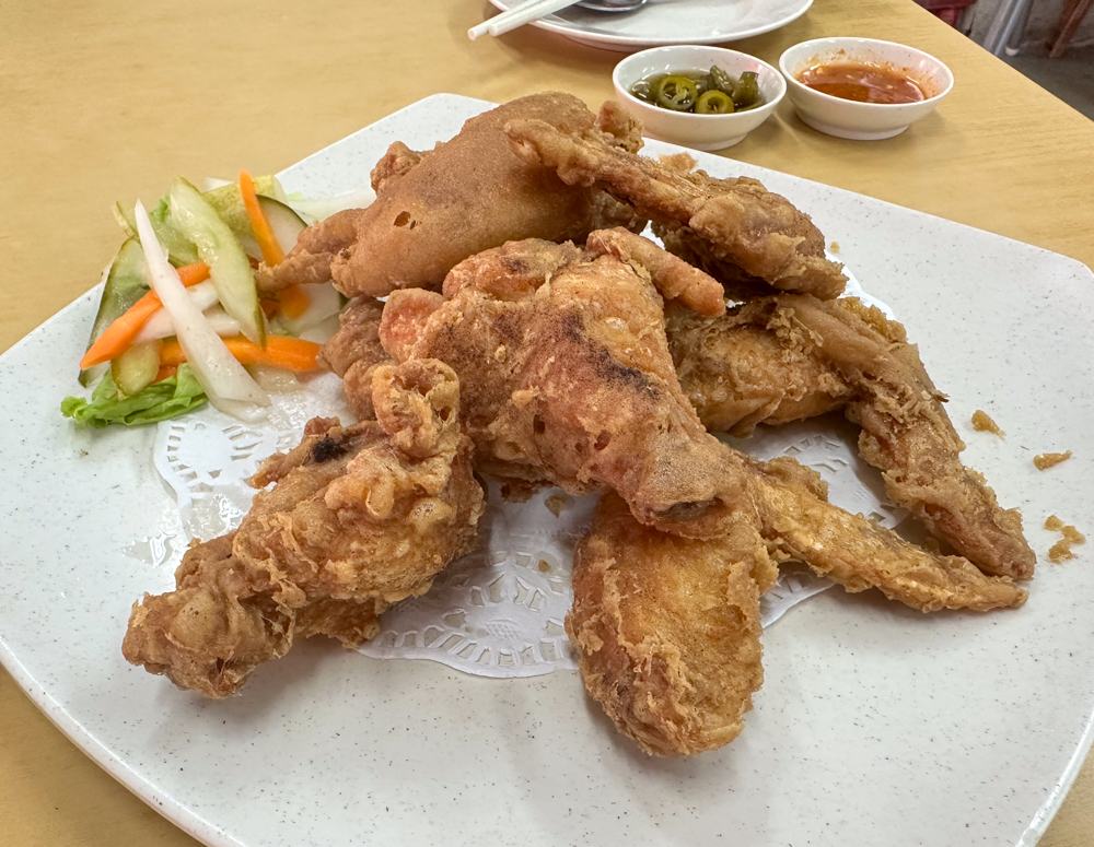 Wee's Family Coffee Shop: Zi char eatery in Kaki Bukit with 88 dishes ...