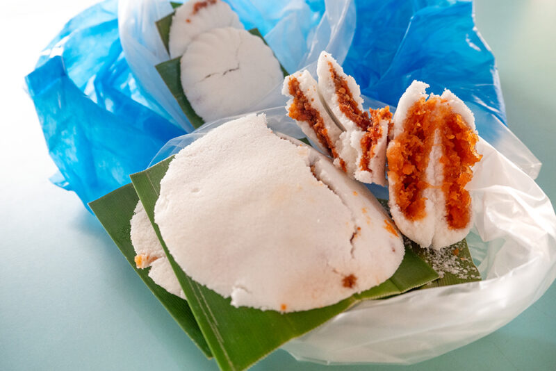 Du Du Shou Shi (嘟嘟熟食): Stall with XL tutu kueh & Michelin Bib Gourmand ...