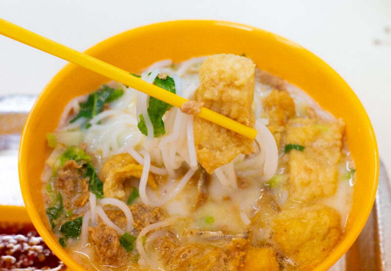 Blanco Court Fried Fish Noodles: Super generous fish chunks immersed in ...