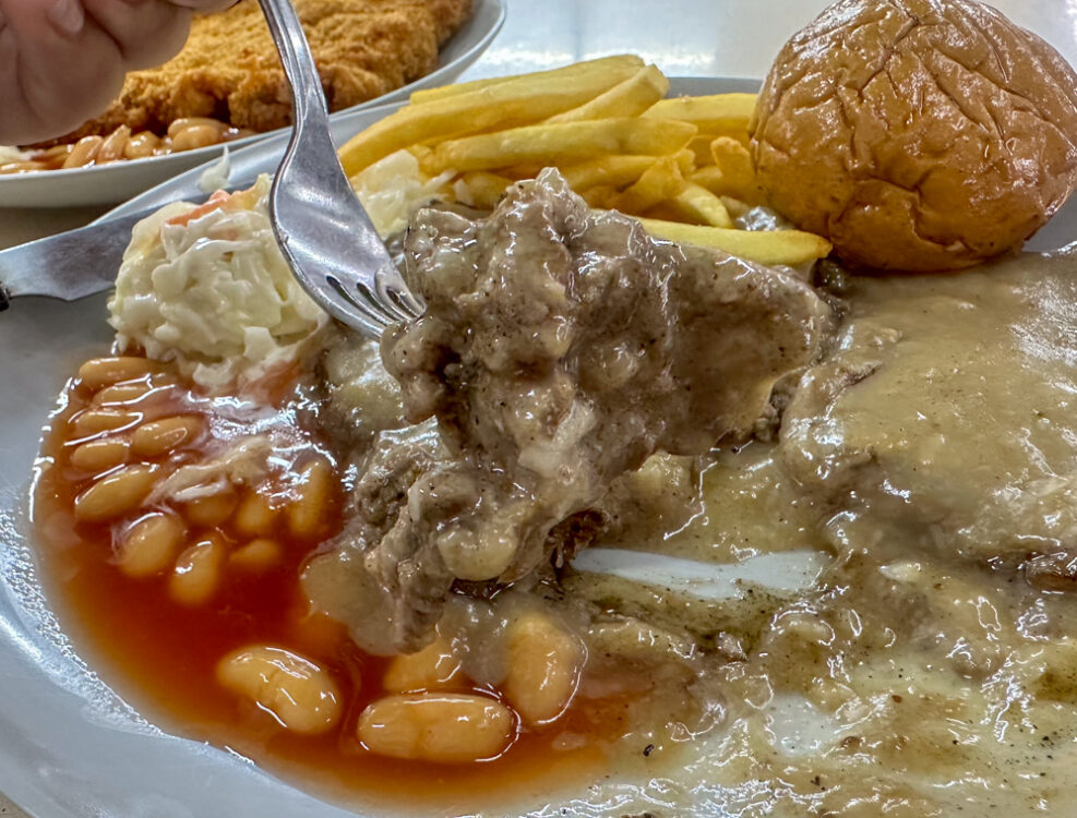 Zi Jia Xi Can: Underrated old-school Western stall serves gigantic ...