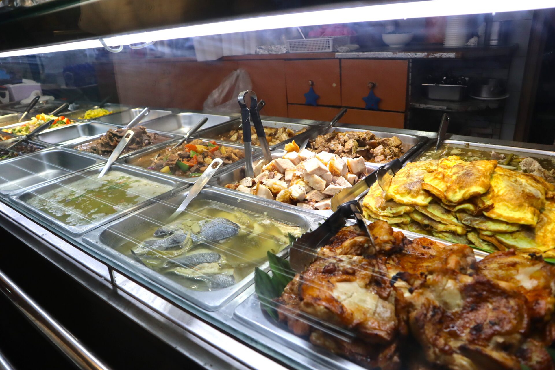 Kabayan Filipino Restaurant: Filipino roasted pork with garlic rice ...