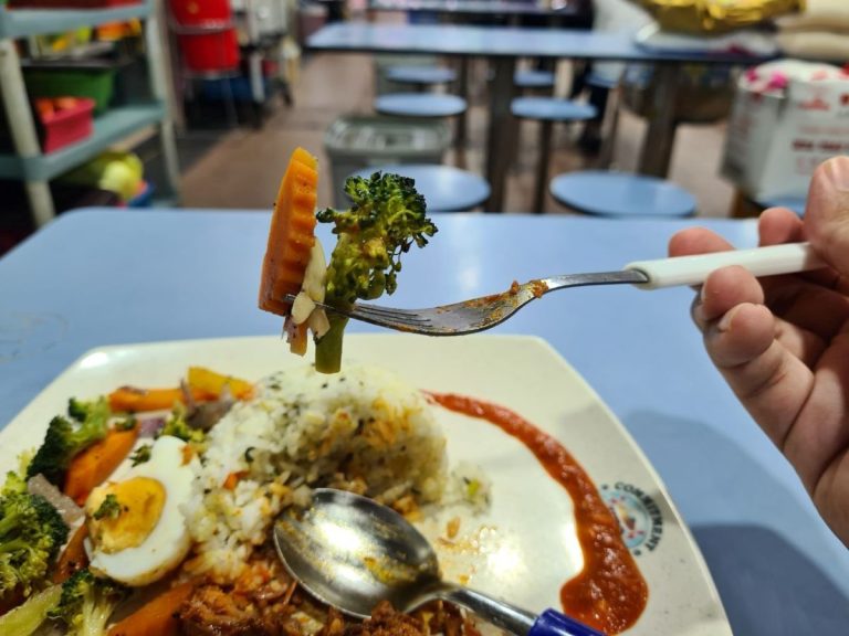 The Little Red Hen: Authentic and rare herb-infused Nasi Ulam at Amoy ...