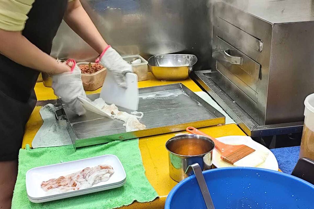 CCK Chee Cheong Fun: Wrinkled steamed rice rolls at 4am with bouncy ...