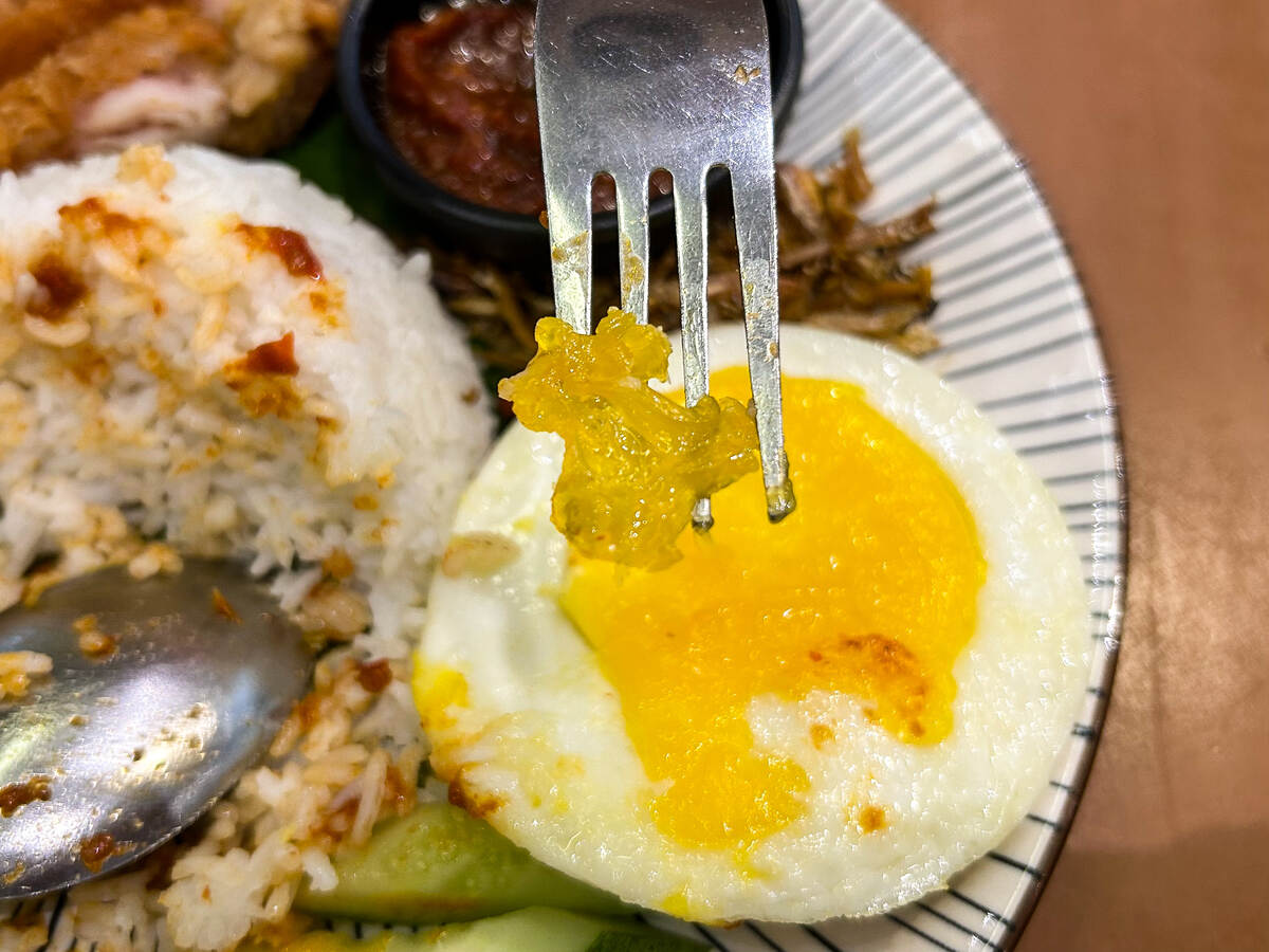 KOPIHUT: KL Gangster actor’s kopitiam with crispy chicken nasi lemak ...