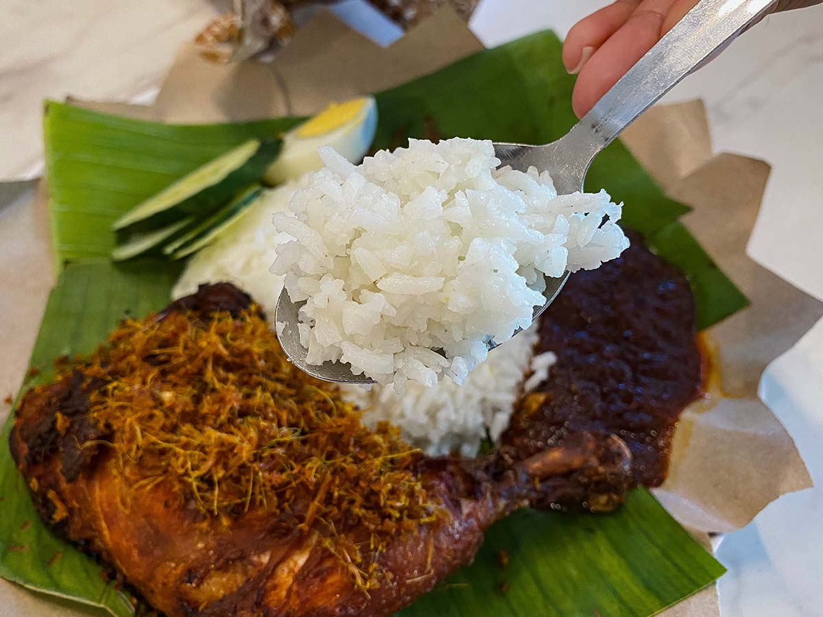 Nasi Lemak Sepinggan: Bangi’s go-to late night spot for affordable nasi ...