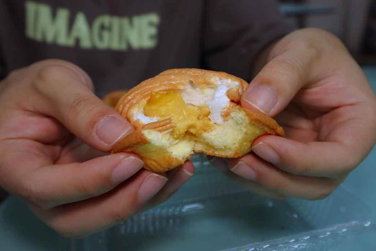 [CLOSED] Hawker sells traditional 70-year-old Sabah UFO tarts from $1. ...