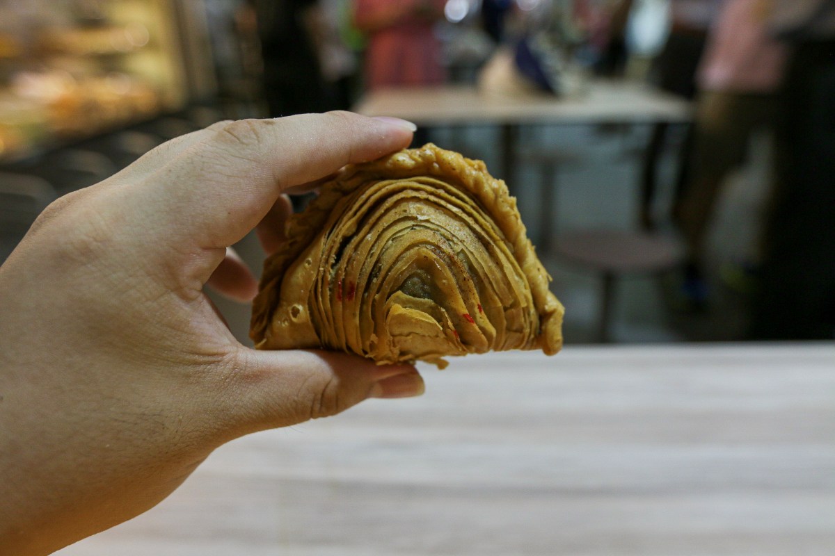 Old Airport Road Curry Puff Showdown: Wang Wang Crispy Curry Puff vs ...